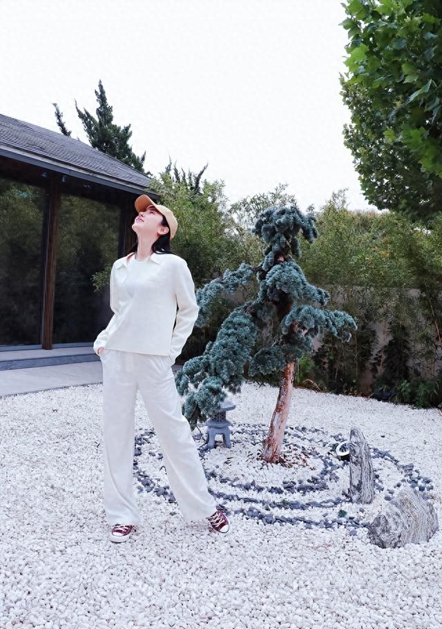 Li Sisi: Following in the footsteps of Zhang Lei, she officially ...