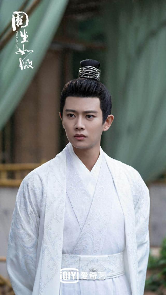 A top male star in ancient costume has a hidden marriage + cheating ...