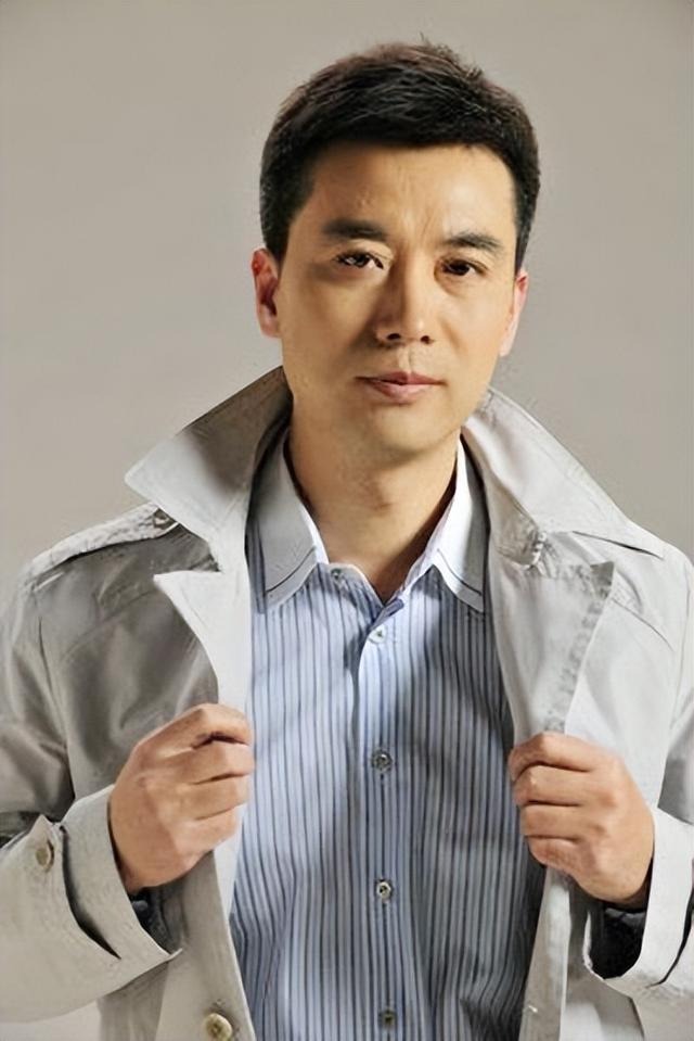 Eric Kwok: No scandals in 25 years, his 12-year-old son publishes a book, and his wife's ...