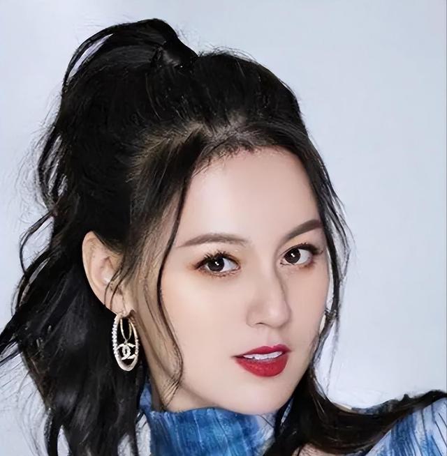 After Tang Yi got divorced in middle age, her charm became more and ...
