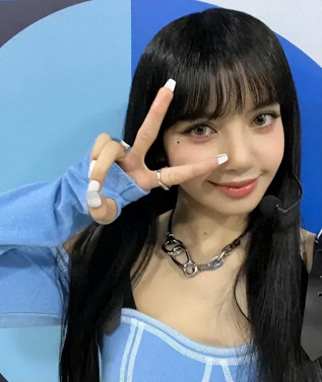 Lisa posted photos inside the Crazy Horse show. The atmosphere was ...