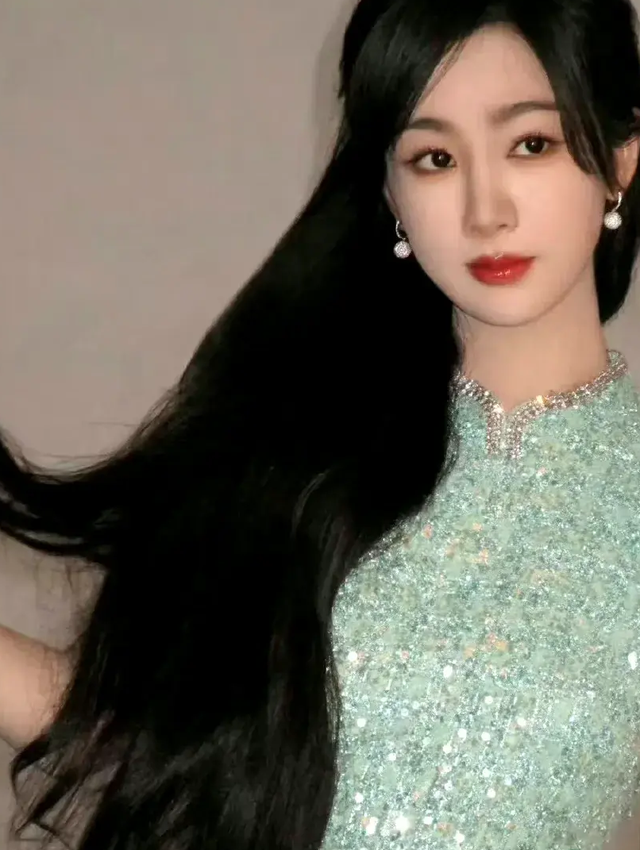 11.10 News: Xiao Zhan, Yang Zi, Cheng Yi, Tan Jianci, Wei Daxun, Bai Jingting, - iNEWS