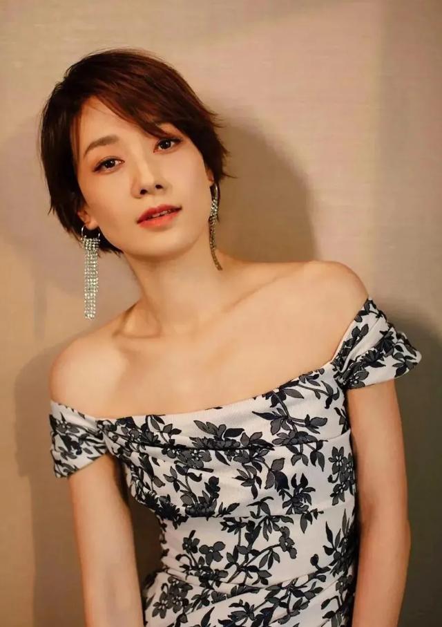 "Ma Yili and her eldest daughter's trip to Universal Studios: a warm ...