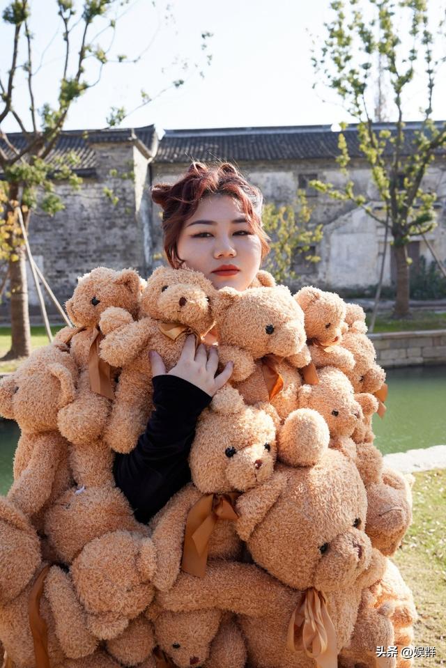 Yang Tianzhen's photo shoot in seconds - iNEWS