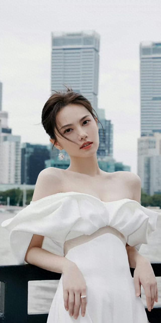 Jiang Peiyao's wallpaper is worthy of Xia He, the bone scraper, very ...