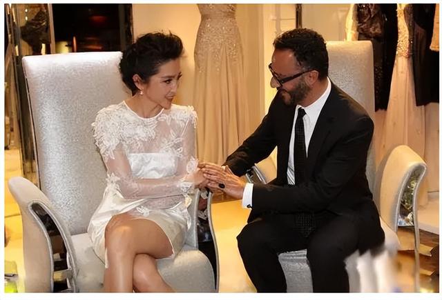 Romantic! Kissed Chen Kun passionately on stage and hugged Ren Quan affectionately. She is still ...