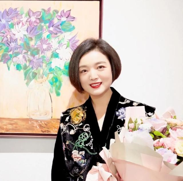 Bai Xue's oil painting exhibition exploded, with all the stars in the ...