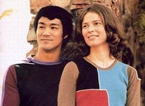 Bruce Lee's posthumous affairs: The coffin leaked when the body was ...