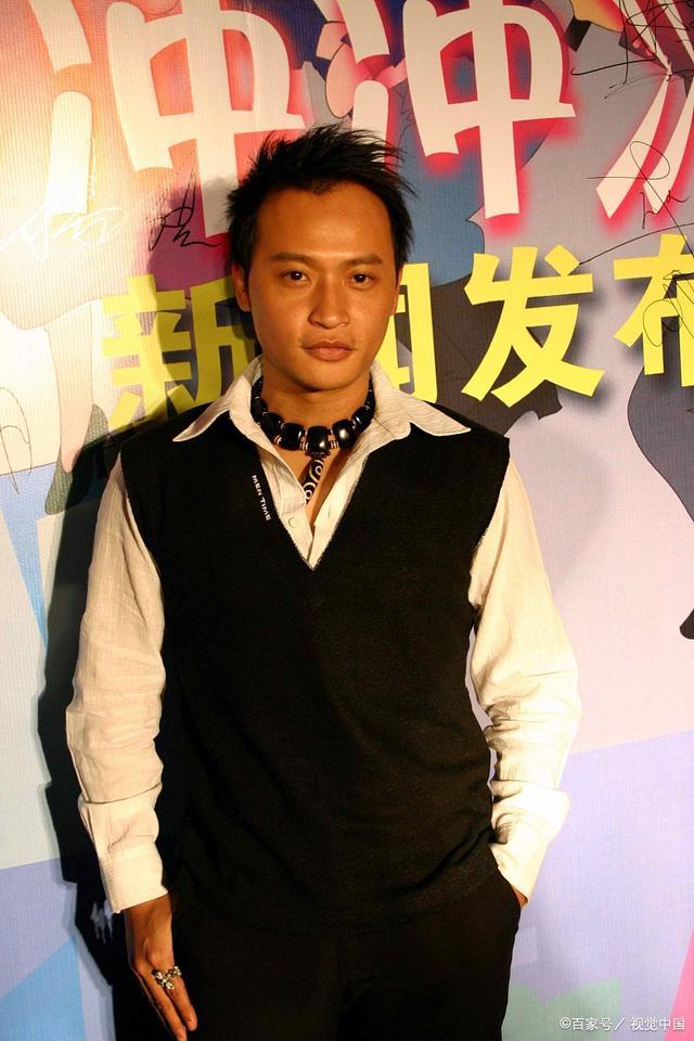 Chen Zhipeng: After getting rid of fancy clothes, he takes a closer ...