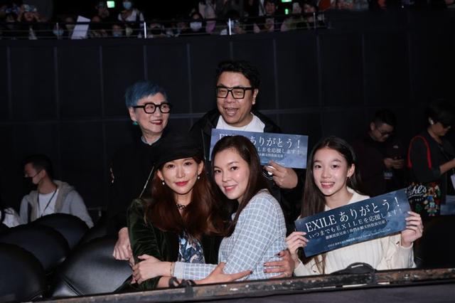Lin Chiling appeared at her husband's concert. The couple showed off ...
