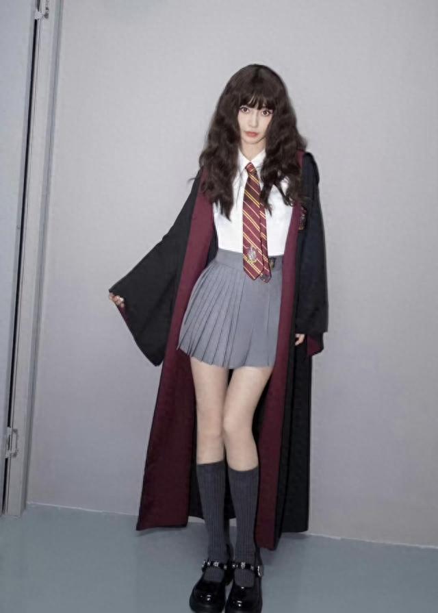 Yang Ying can "add chicken legs" to the stylist. I have to say that ...