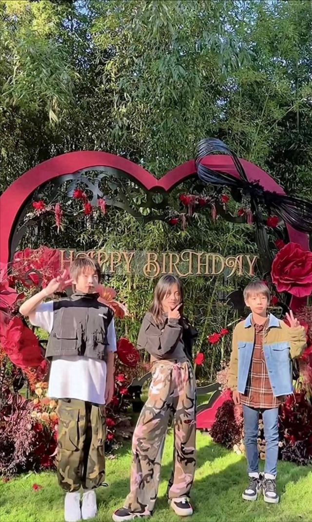Jia Nailiang's daughter's 11th birthday party, hmm, joined in. Who is ...