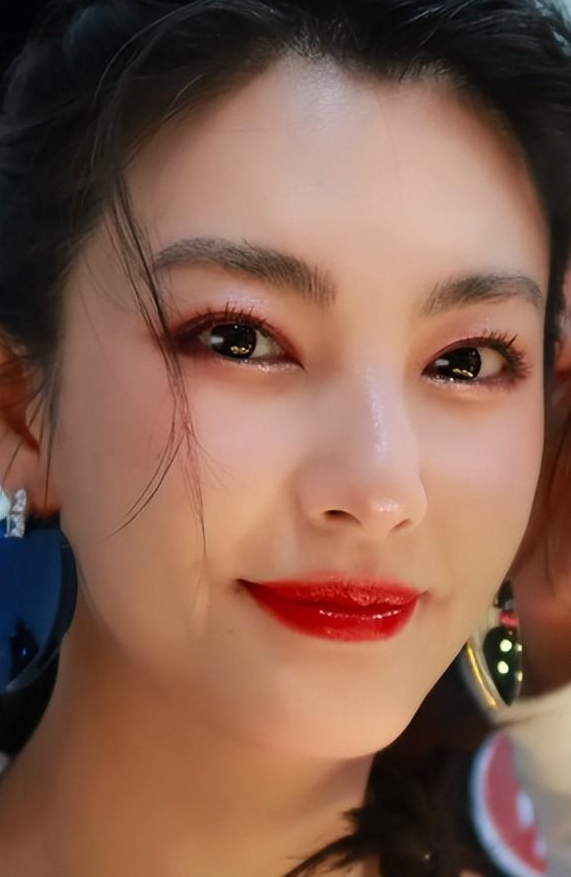 6 stunningly beautiful actresses with "fox eyes", all of them charming ...