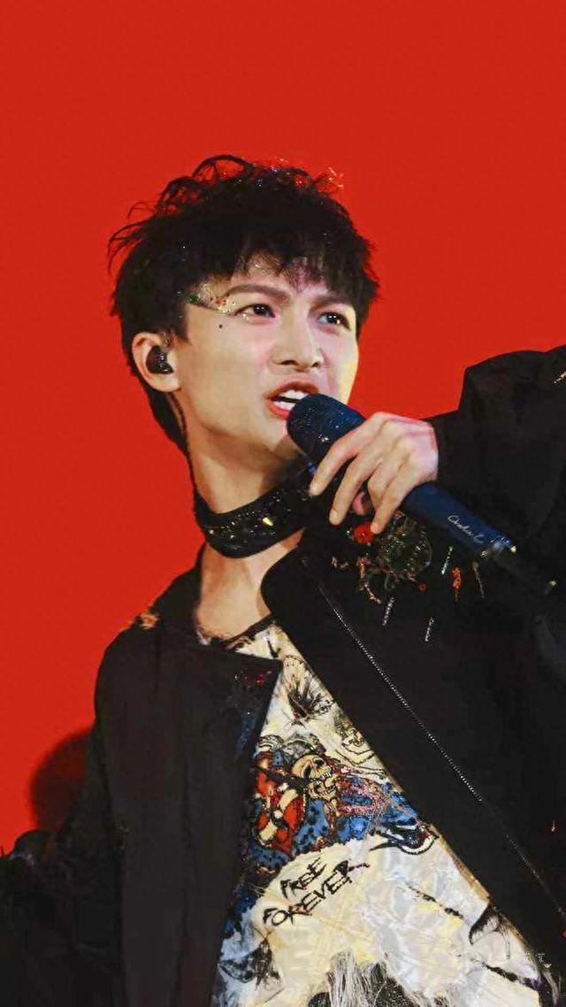 Zhou Shen Wallpaper, a musical talent with a naturally good voice ...
