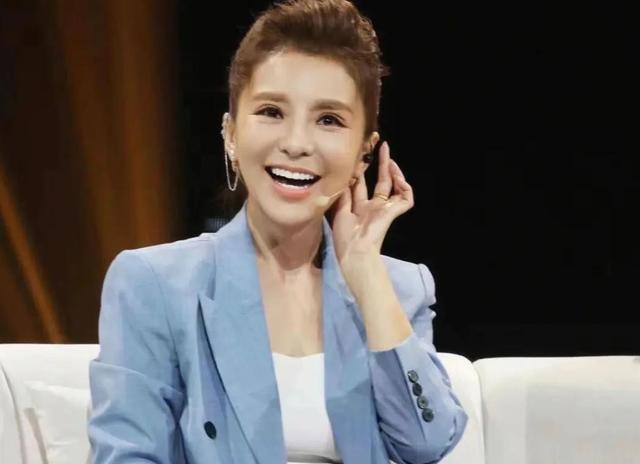 Li Qiong, who sang "Eighteen Bends on the Mountain Road", ruined her ...