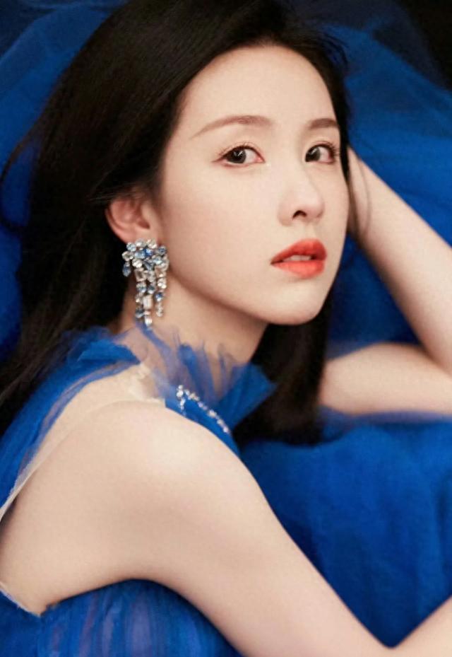 Duling Chen sang at the 2023 Greater Bay Area Music Festival, and her ...