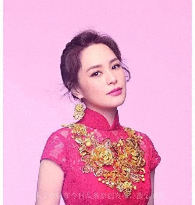 Didn't Gillian stop Edison Chen when he was taking pictures? It's not ...